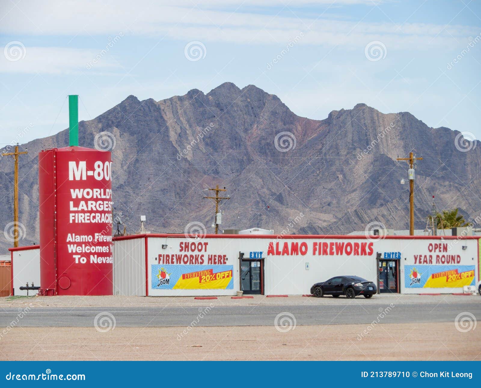 Exterior View of the Alamo Fireworks Megastore Editorial Image - Image ...