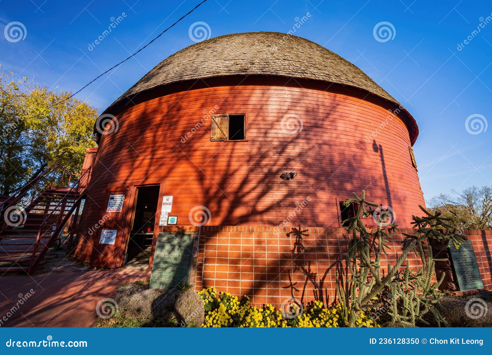 Exterior View of the Arcadia Round Barn Stock Photo - Image of barn ...