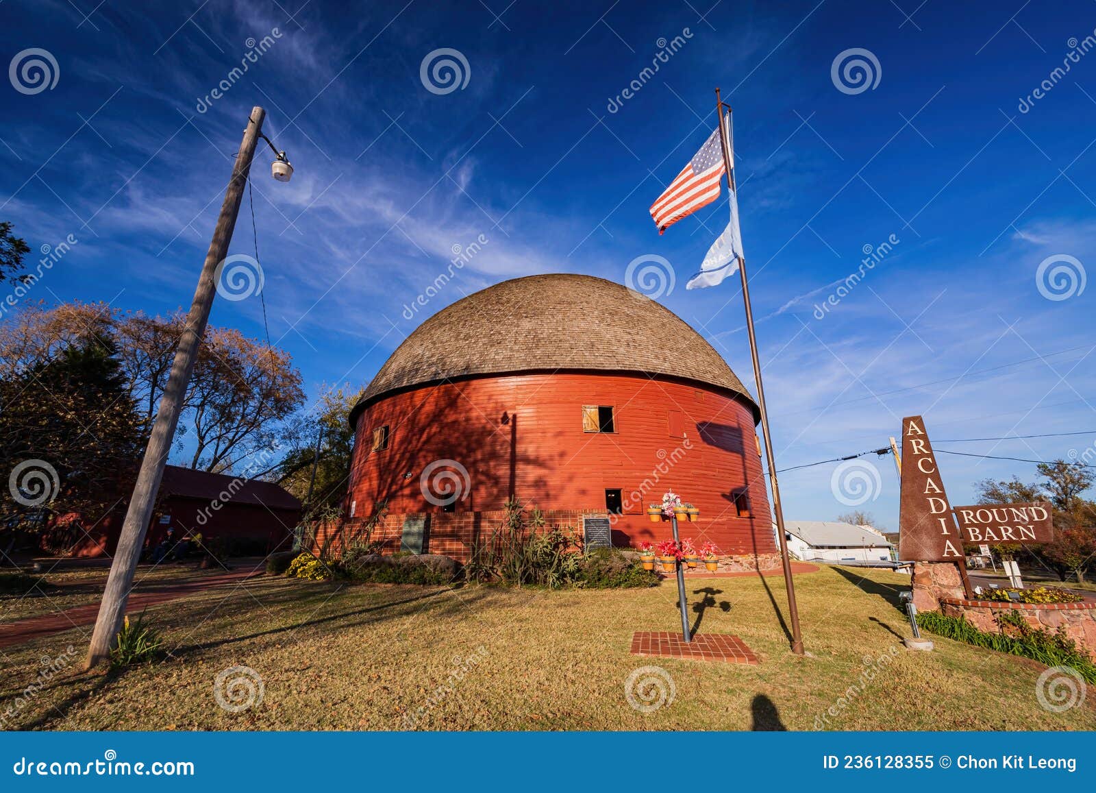 Exterior View of the Arcadia Round Barn Stock Image - Image of landmark ...