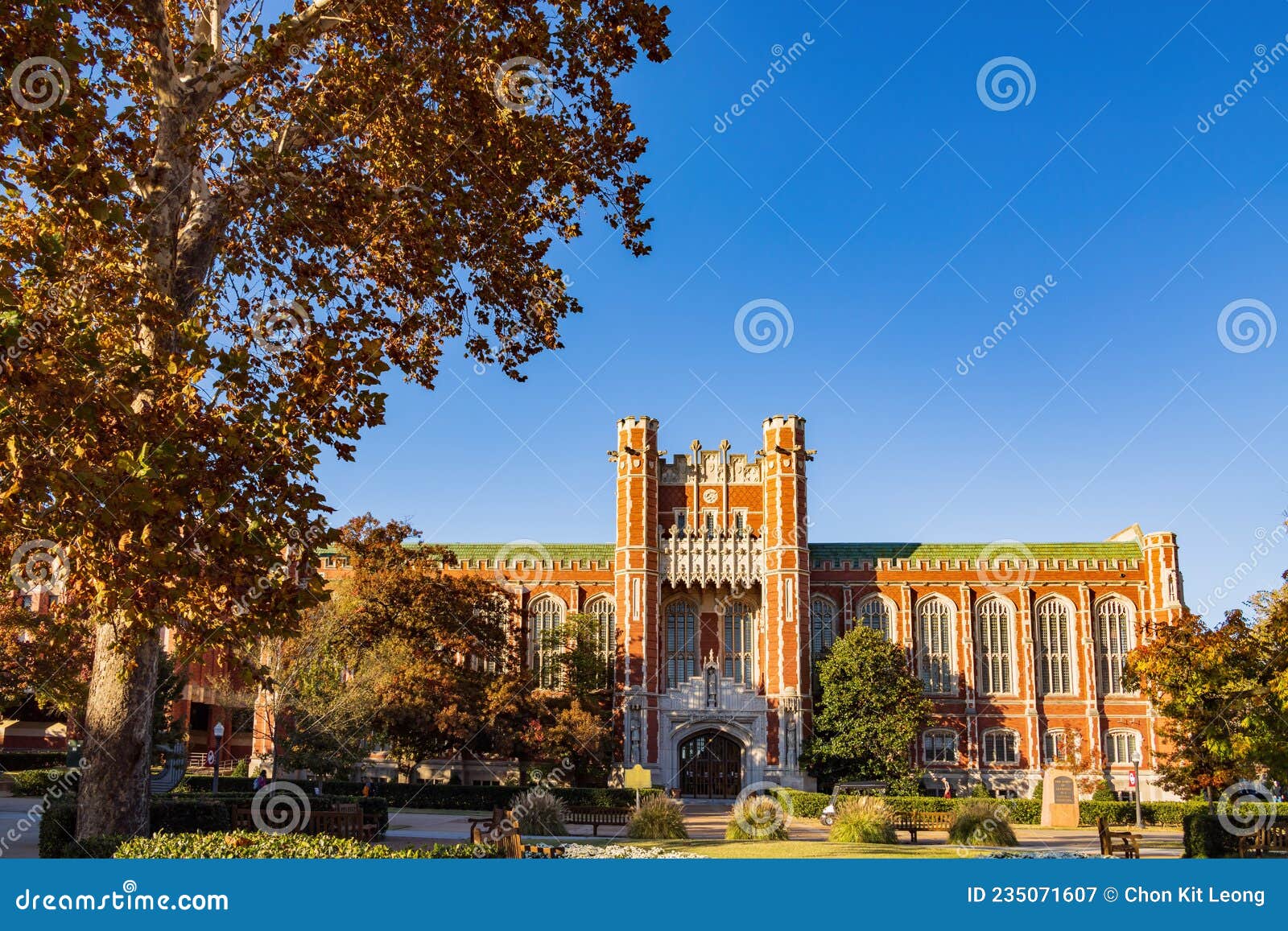 Exterior View of the Bizzell Memorial Library Editorial Photography ...