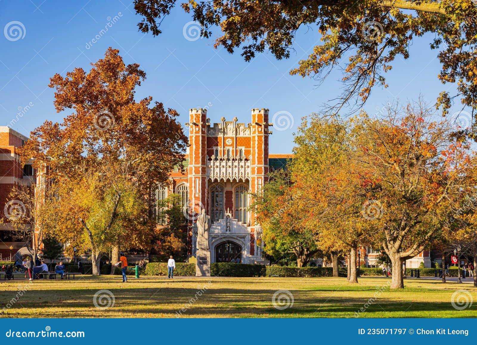 Exterior View of the Bizzell Memorial Library Editorial Photography ...