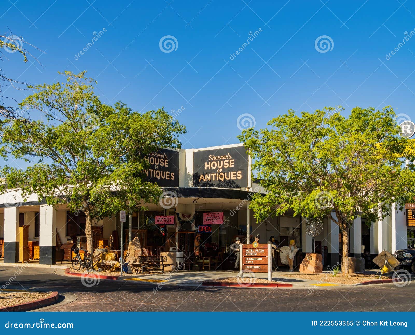 Exterior View of a Thrift Store Editorial Image - Image of exterior ...