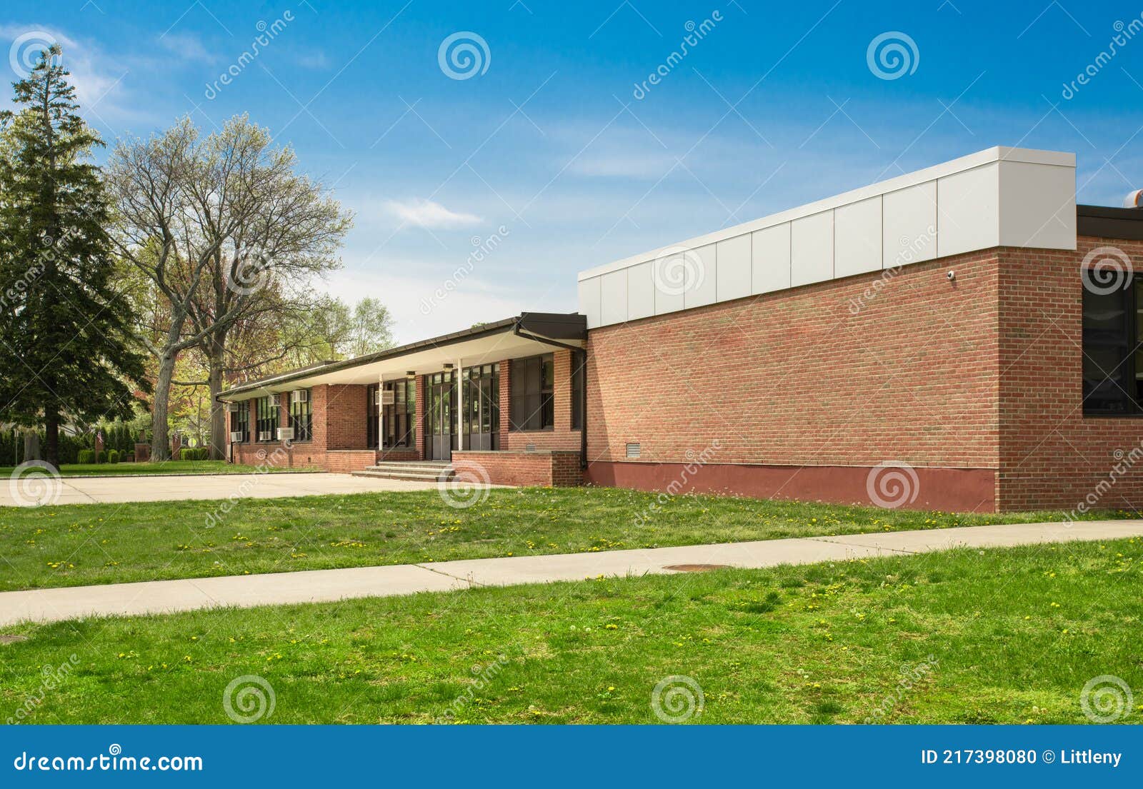 Exterior View of a Typical American School Building Stock Photo - Image ...