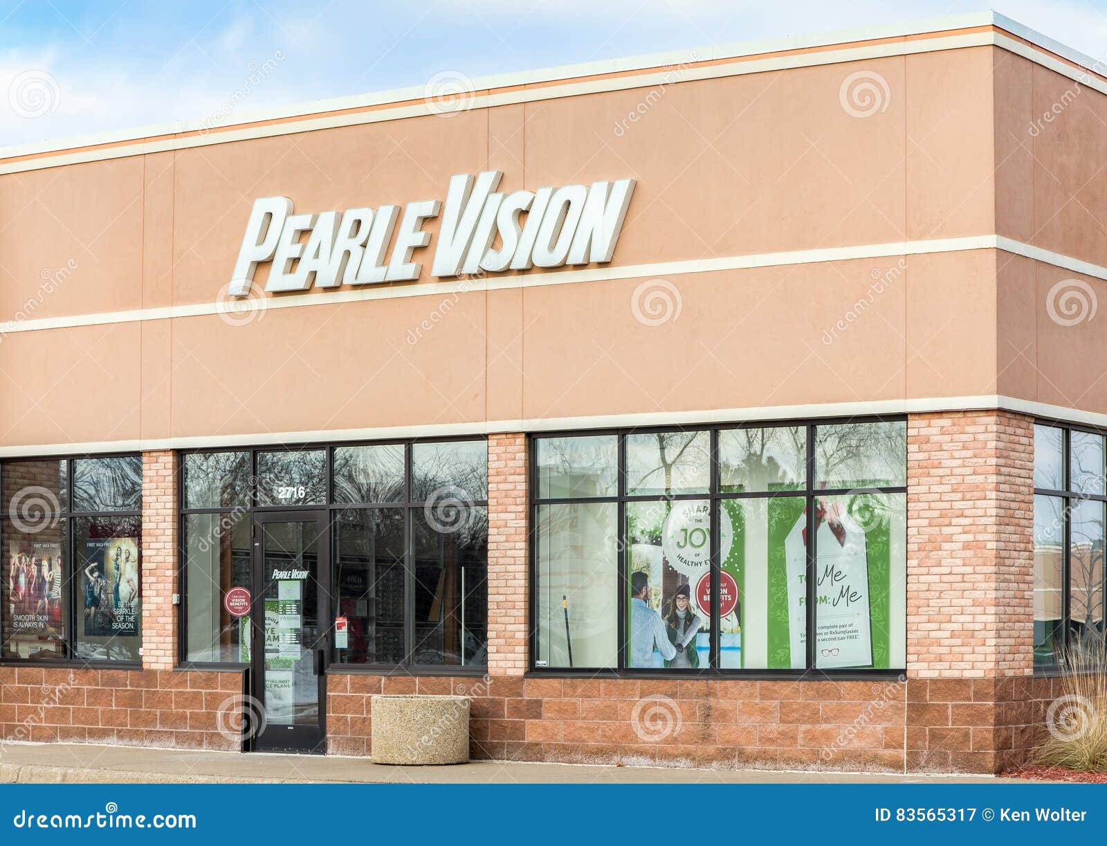 Exterior Y Logotipo De Pearle Vision Fotografía editorial - Imagen de ...