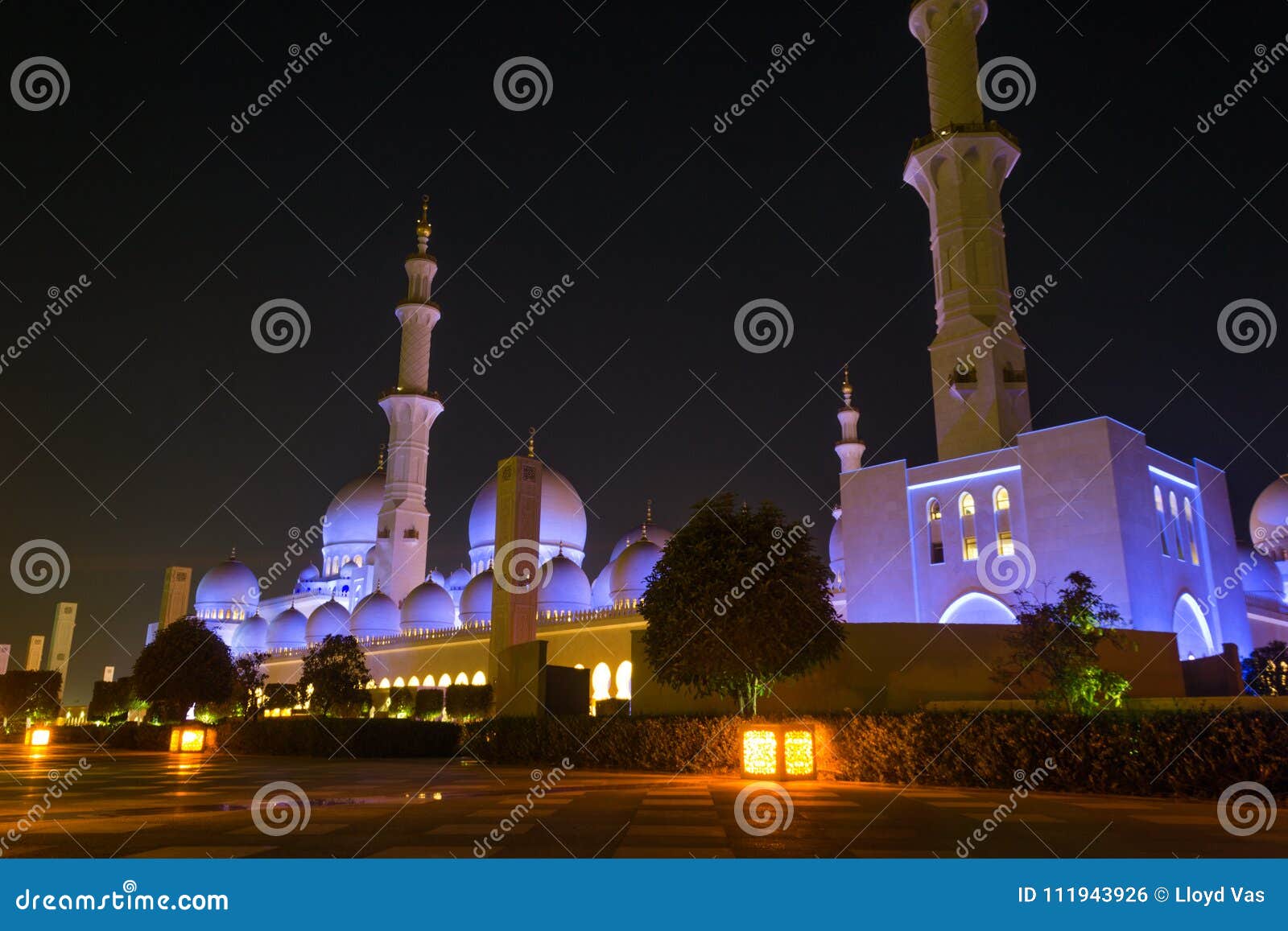 Exteriors of Sheikh Zayed Mosque at Night Editorial Photo - Image of ...