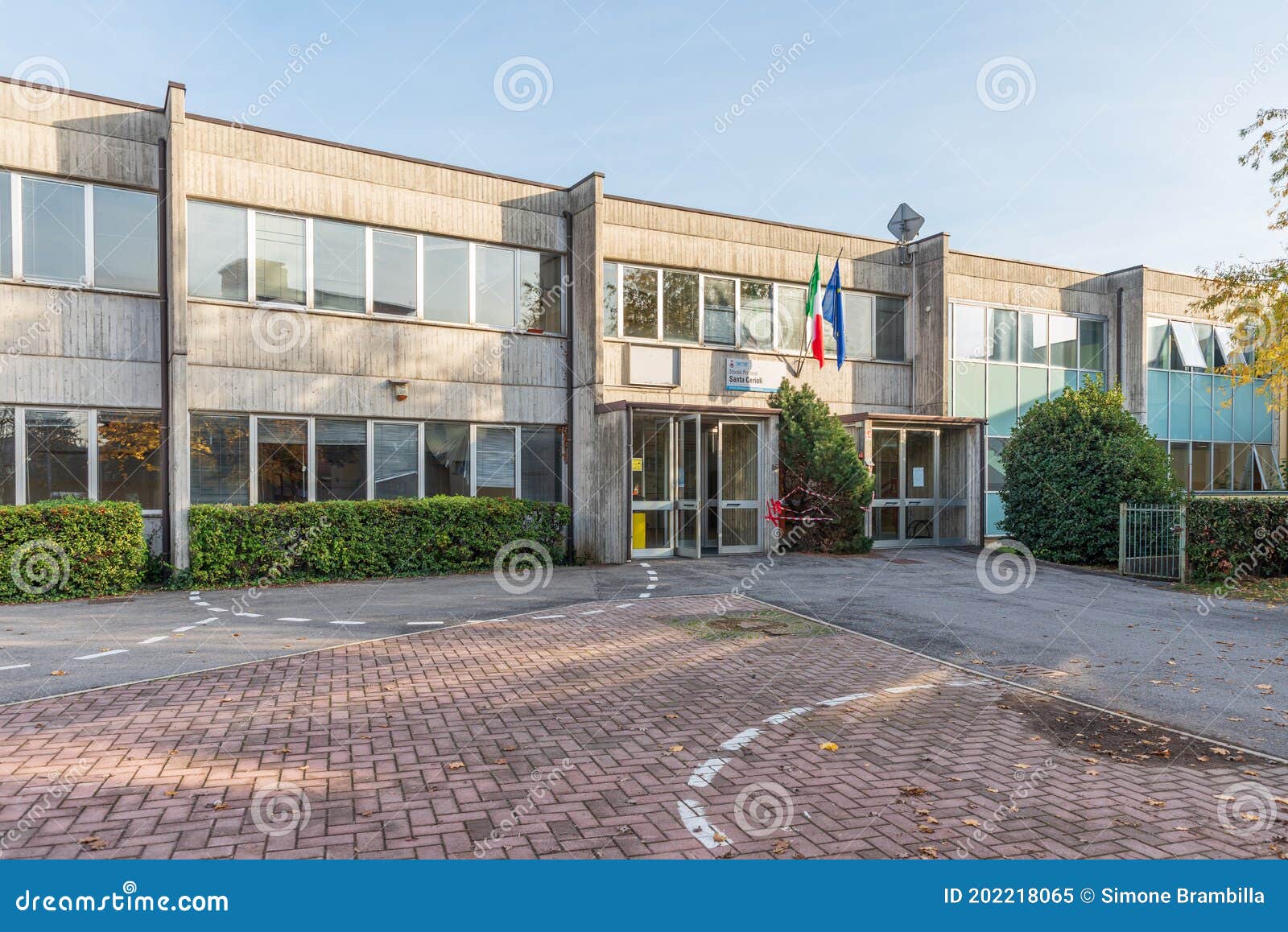 External view of school editorial image. Image of color - 202218065