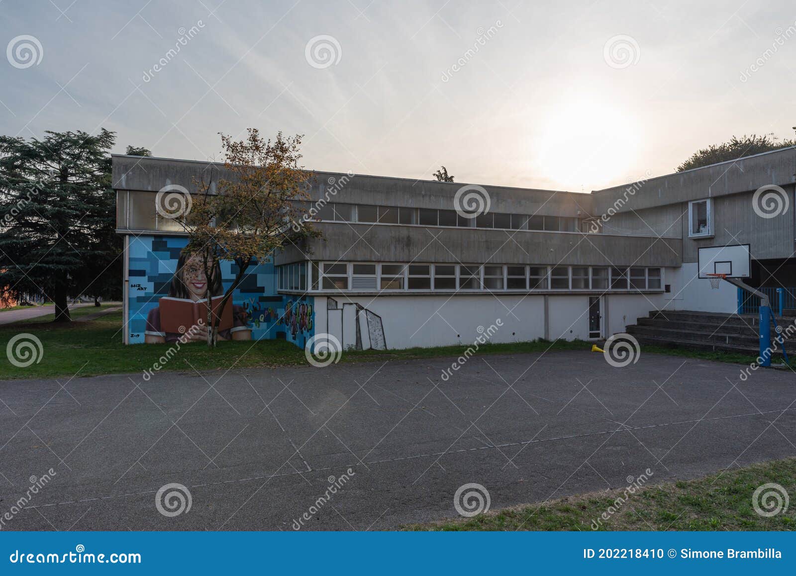 External view of school editorial image. Image of external - 202218410