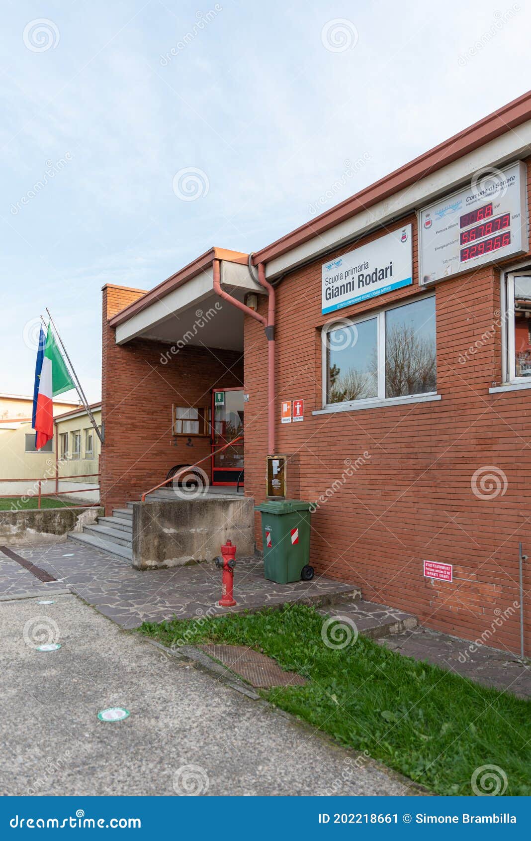 External view of school editorial photo. Image of facade - 202218661