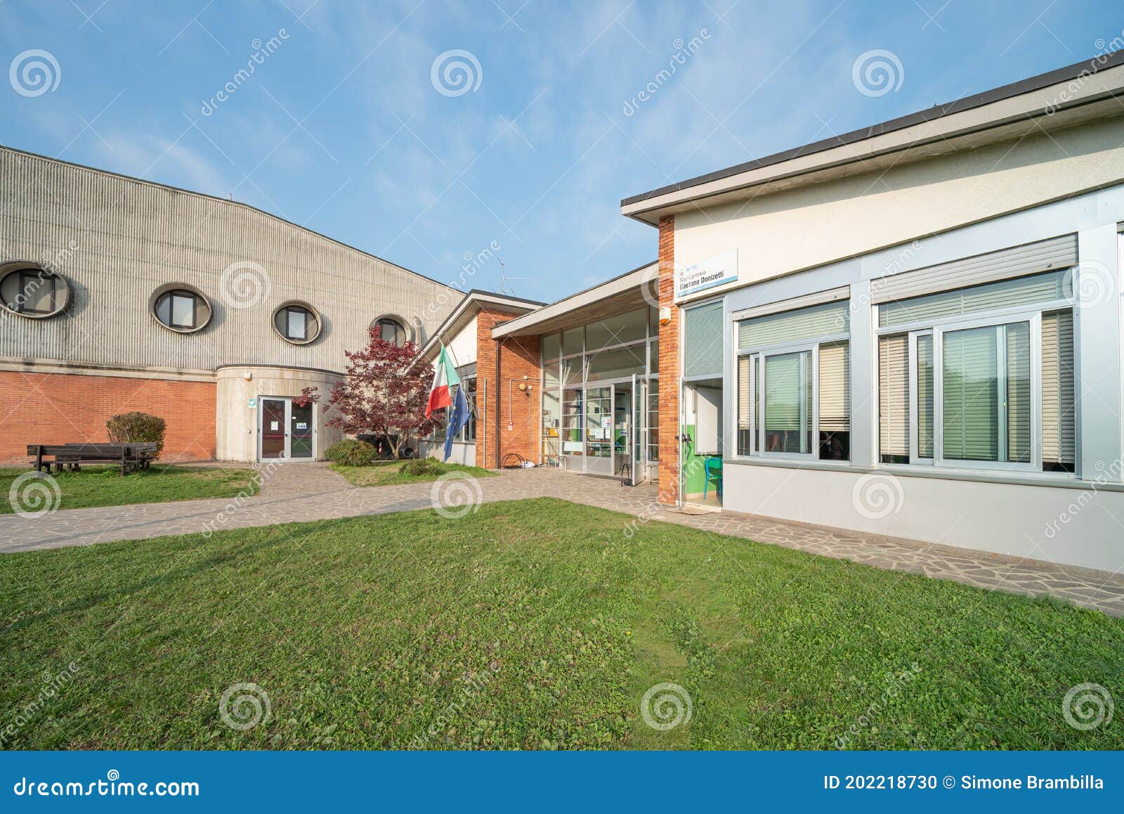 External view of school editorial image. Image of architecture - 202218730