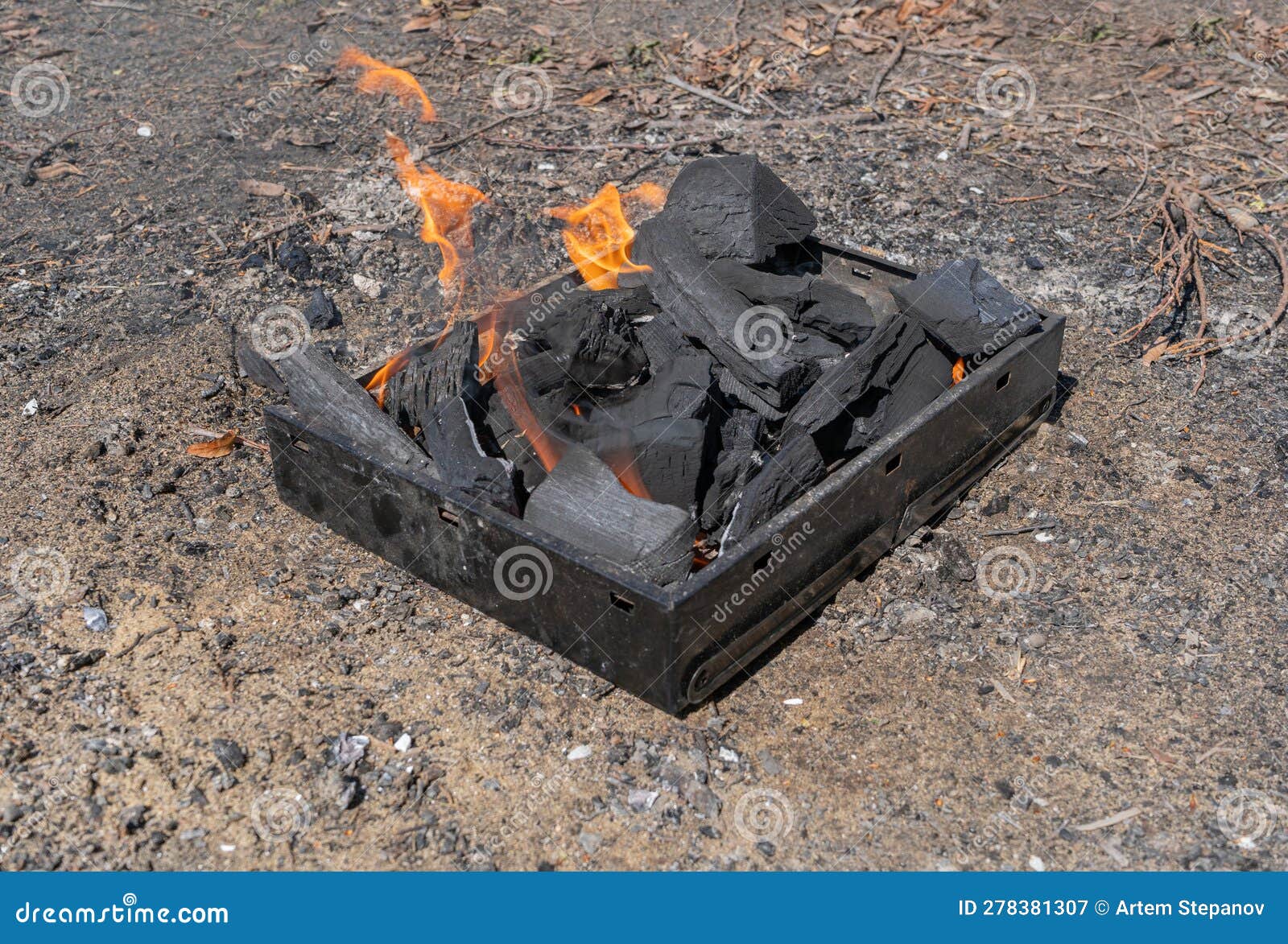 The Extinct Fire Pit Outdoor, Fire Place for BBQ with Bonfire Ashes ...