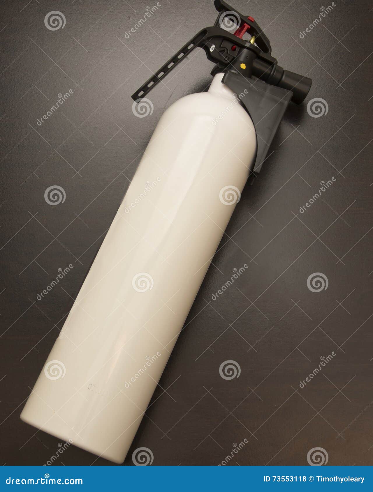 Extintor blanco foto de archivo. Imagen de extinguidor - 73553118
