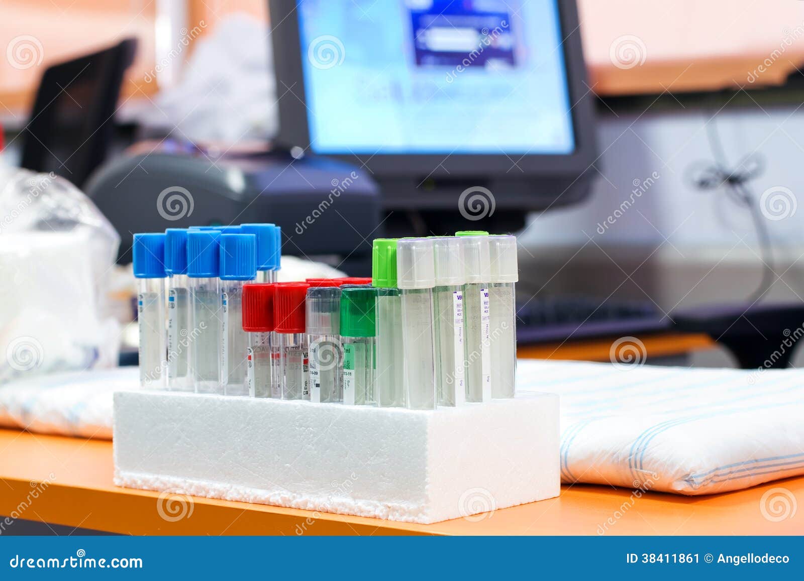 Extraction de Benchtop image stock. Image du plasma, santé - 38411861
