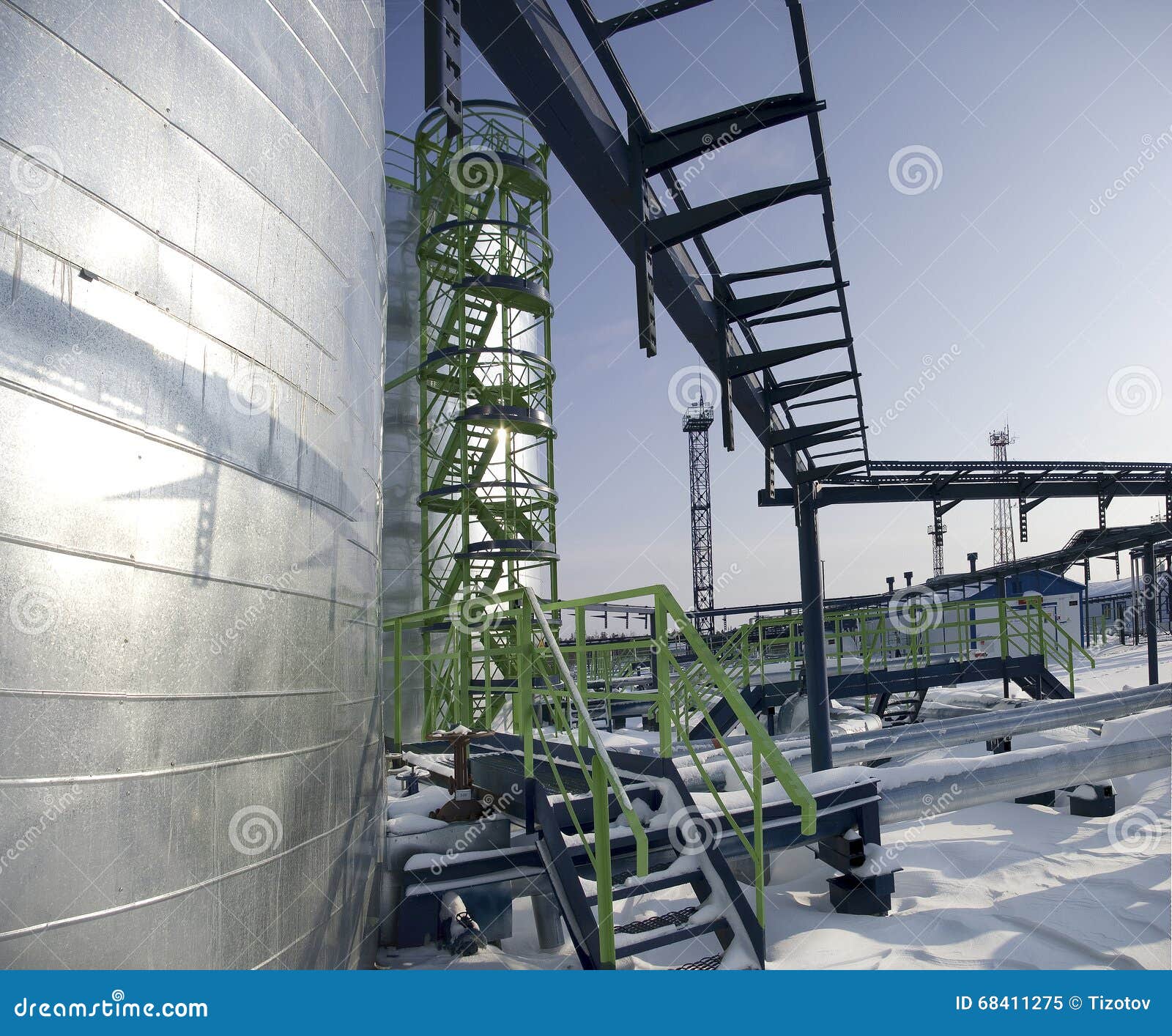 Extraction of oil stock image. Image of russia, cleaning - 68411275