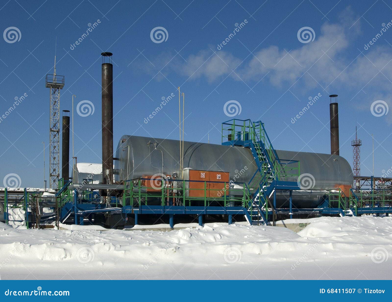 Extraction of oil stock image. Image of pipelines, industry - 68411507