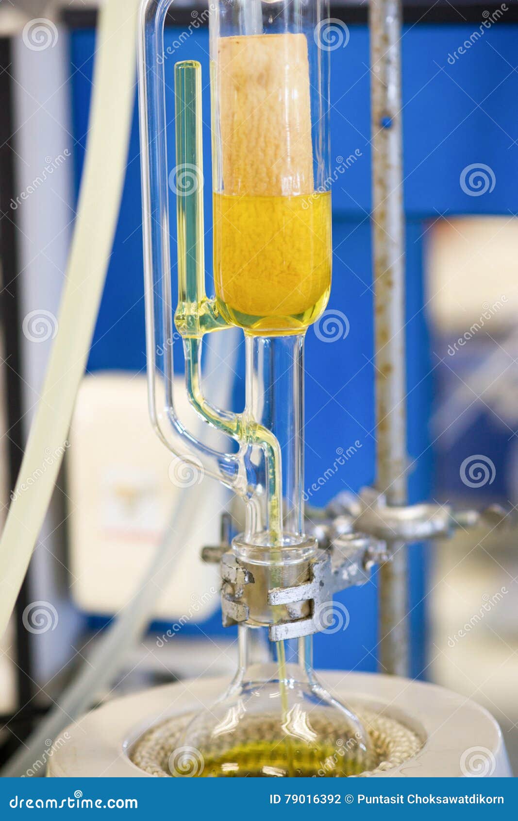 Extractor de Soxhlet foto de archivo. Imagen de erlenmeyer - 79016392