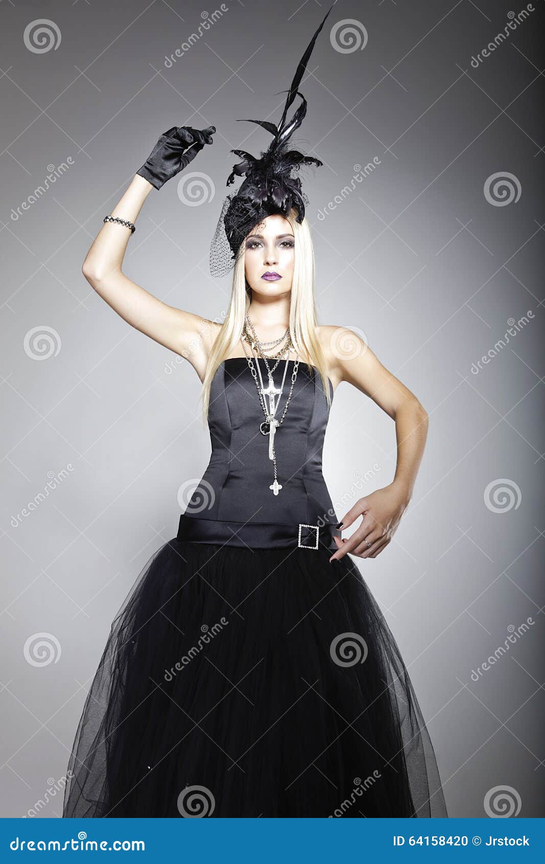 Extravagante Vrouw in Een Zwarte Kleding Stock Foto - Image of ...