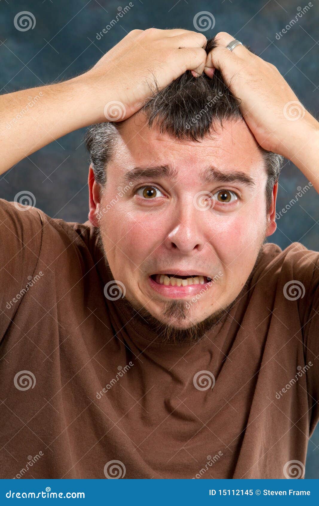Extrem frustrierter Mann stockbild. Bild von bärtig, mann - 15112145