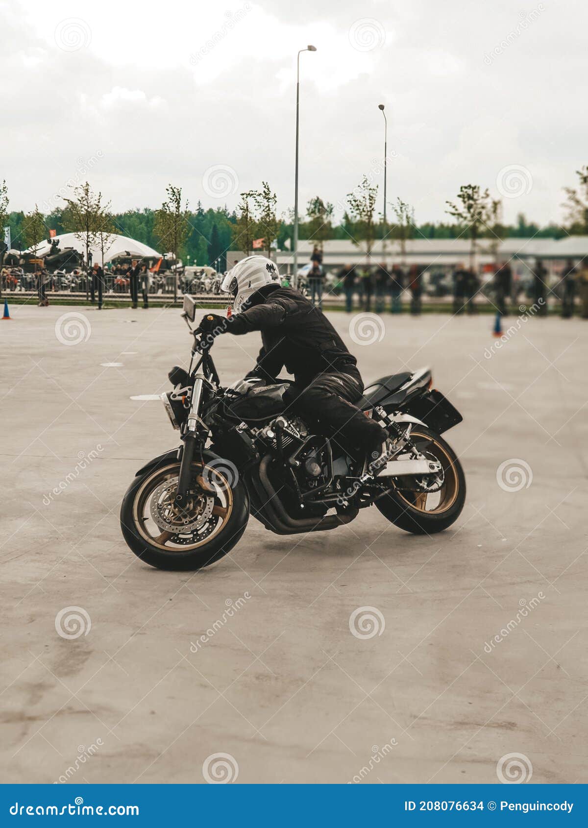 Extreme motorcycle show editorial stock image. Image of cruiser - 208076634