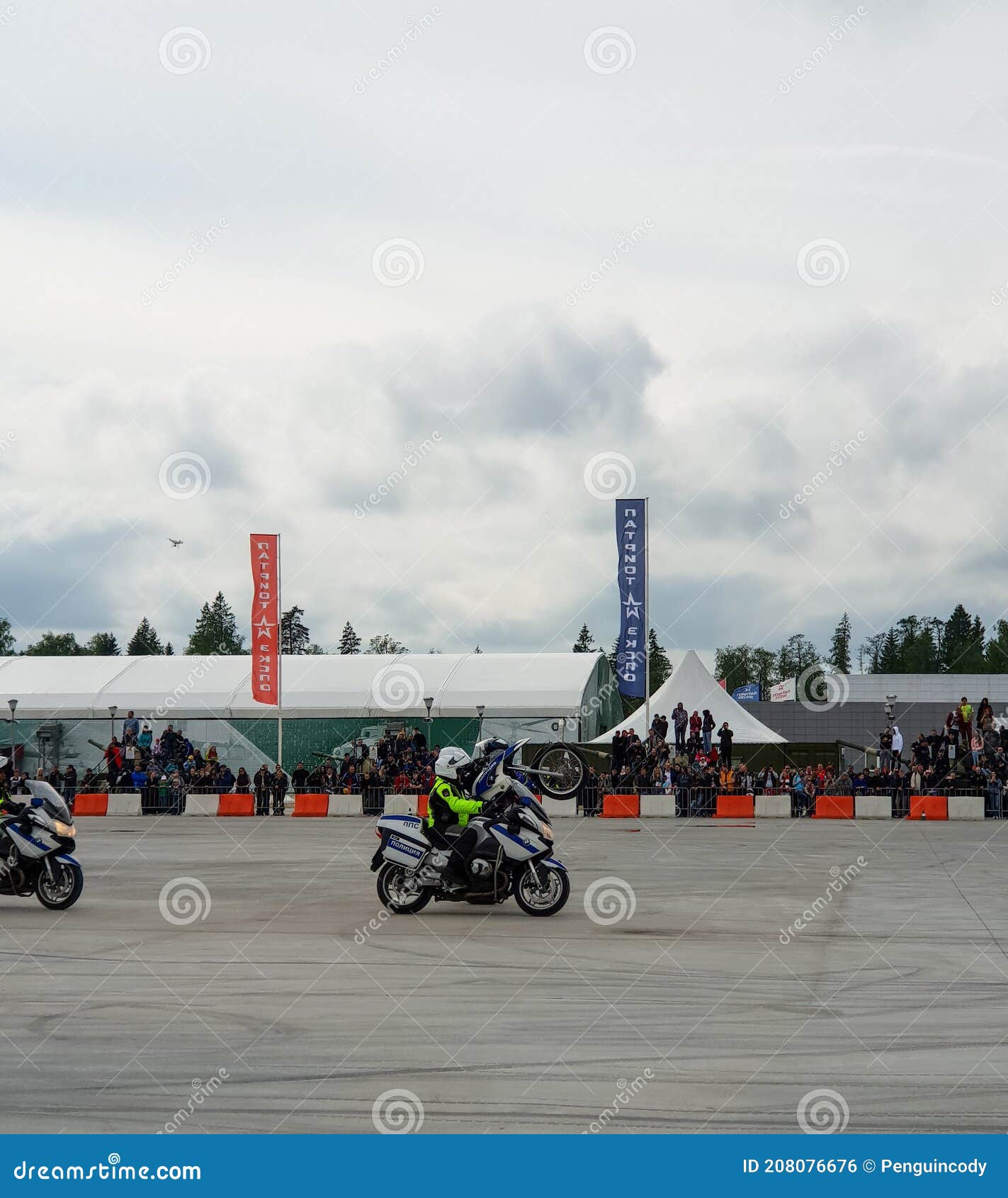 Extreme motorcycle show editorial photo. Image of transport - 208076676