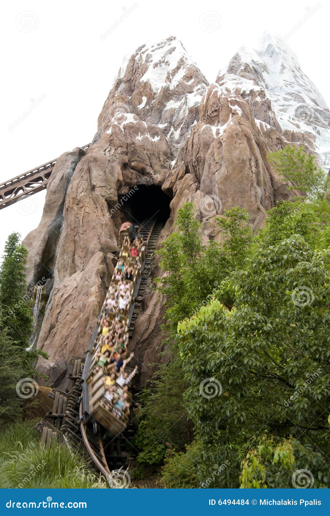 Extreme ride editorial stock image. Image of rollercoaster - 6494484