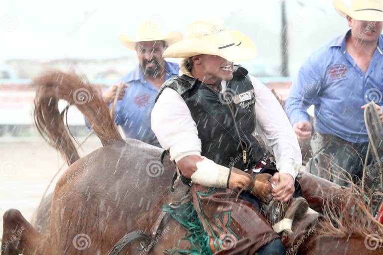 Extreme Rodeo editorial photo. Image of arena, downpour - 25923496
