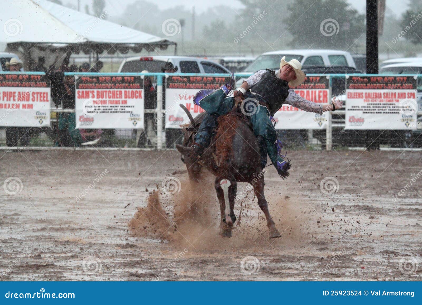 Extreme Rodeo editorial stock image. Image of gallop - 25923524