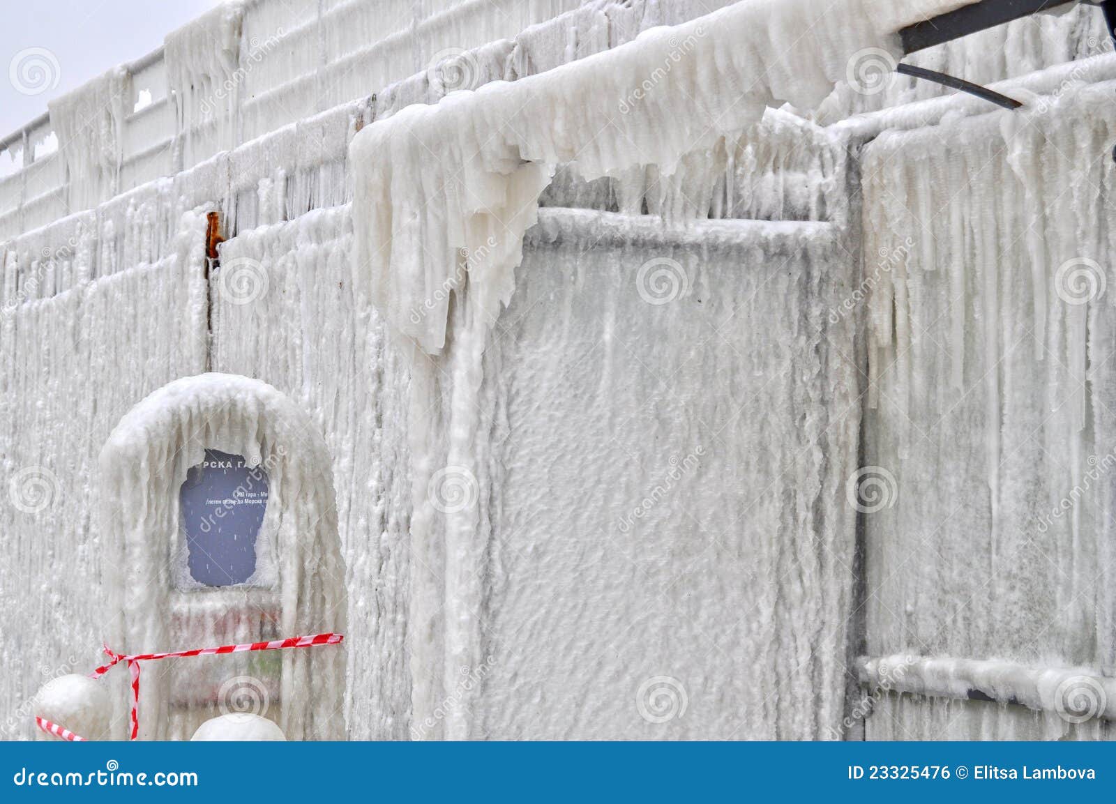 Extremely frozen bus stop editorial photo. Image of icicle - 23325476