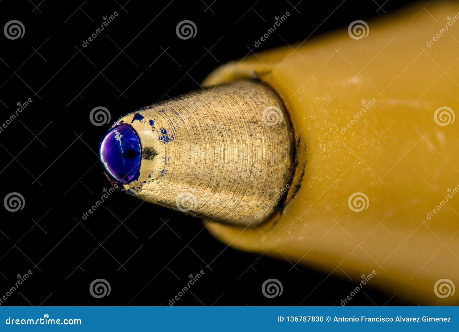 Extremidad De La Pluma De La Tinta Azul Foto de archivo - Imagen de ...