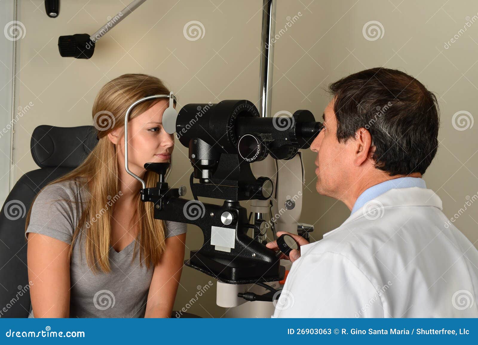 Eye Doctor Examining Patient Stock Image - Image of professional ...