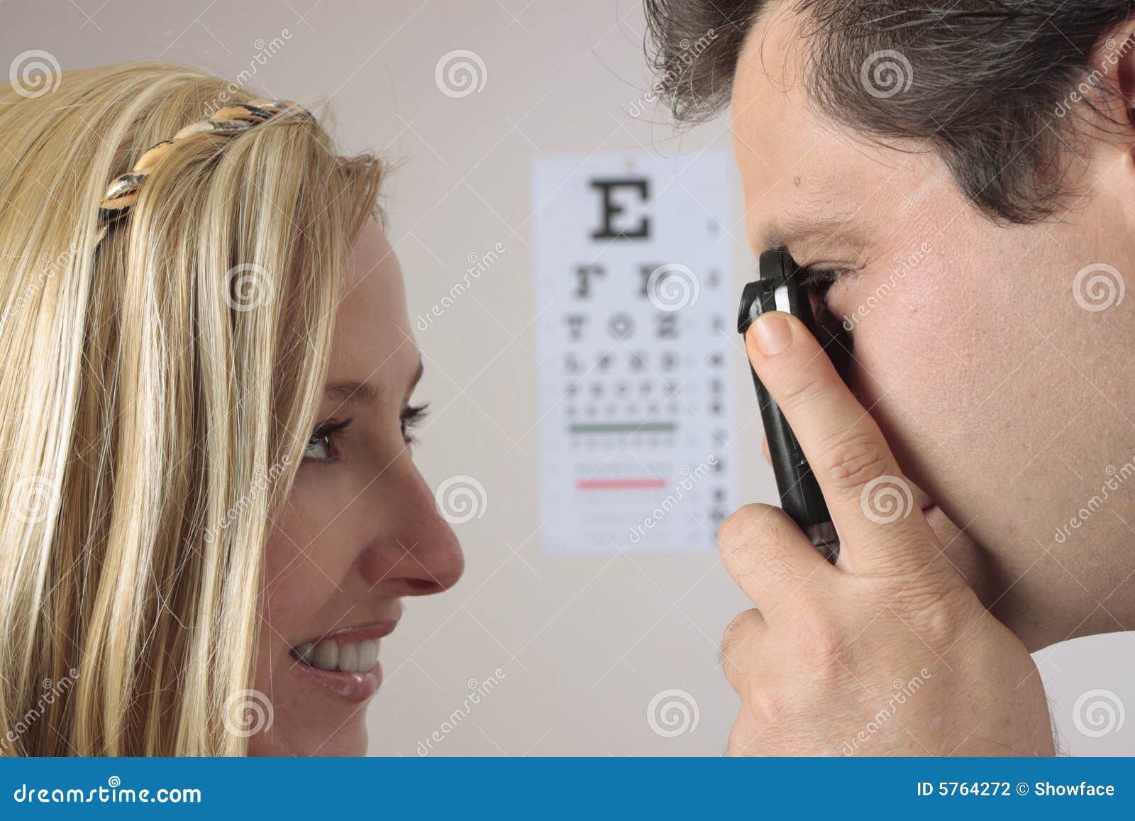 Eye el chequeo foto de archivo. Imagen de cartas, salud - 5764272