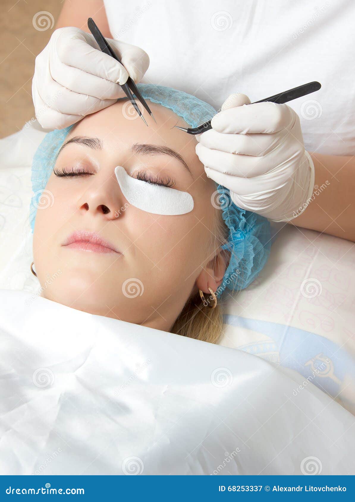 Eyelash at the Beauty Salon Stock Image - Image of eyes, extension ...