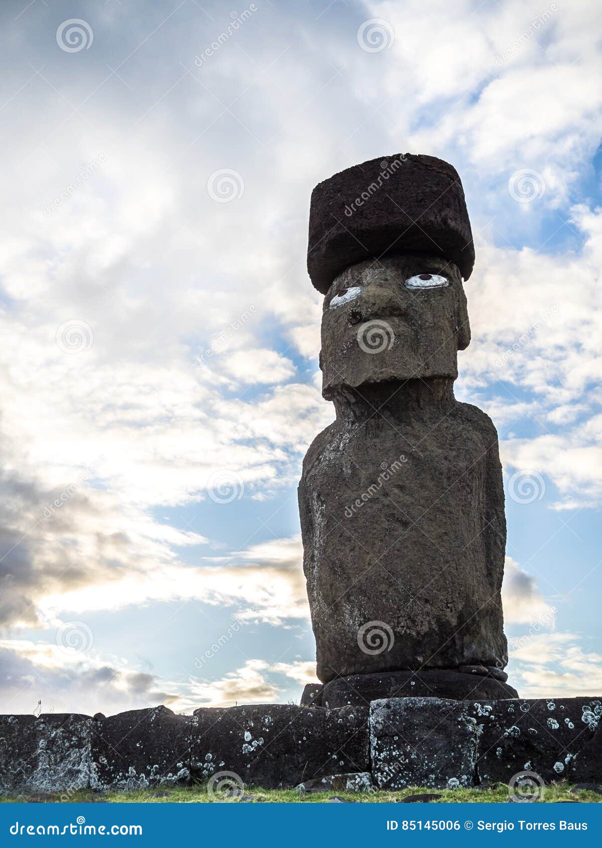 The Eyes of the Moai stock photo. Image of monument, nature - 85145006