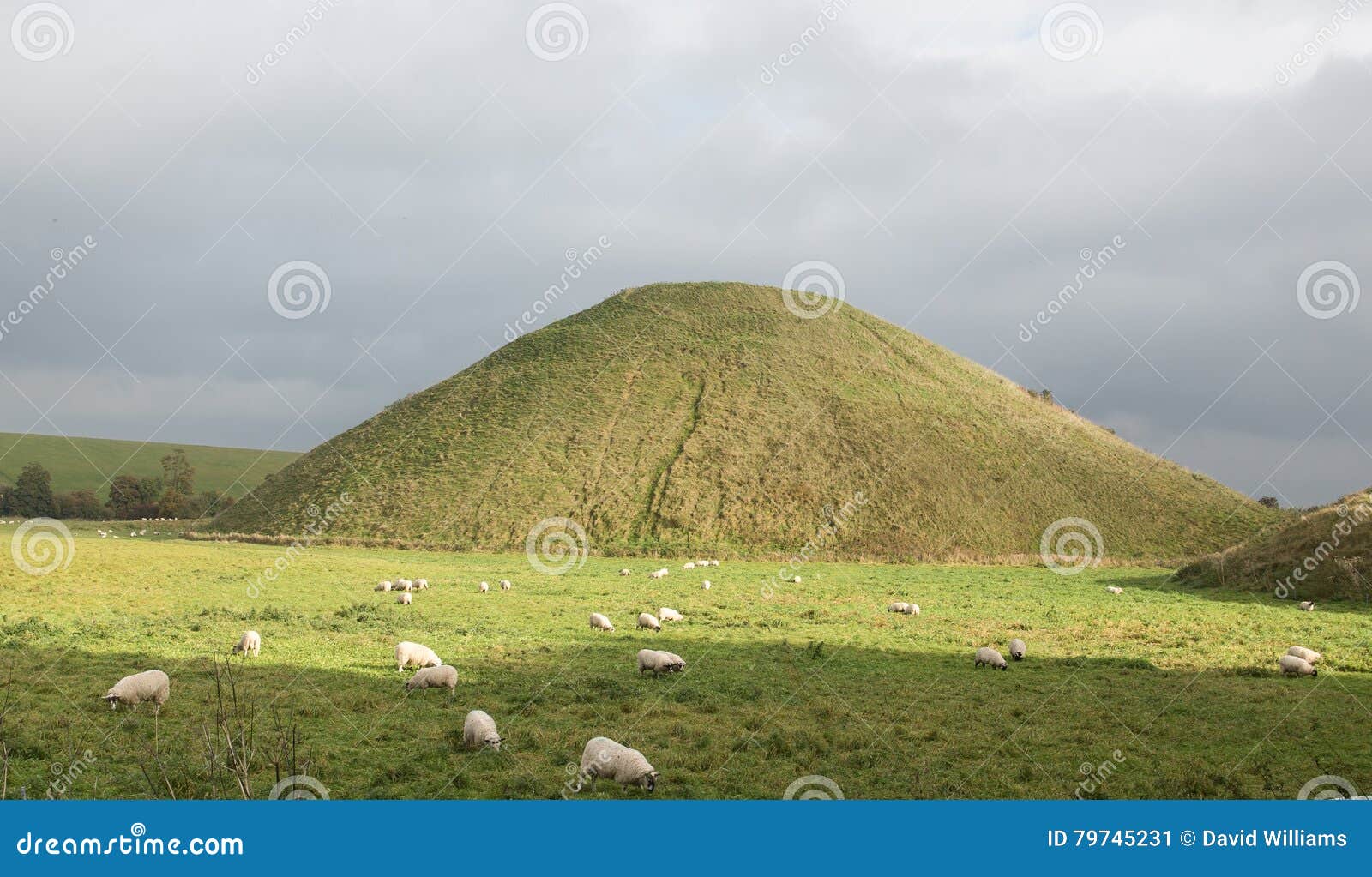 Förhistorisk KulleSilbury Kulle Fotografering för Bildbyråer - Bild av ...