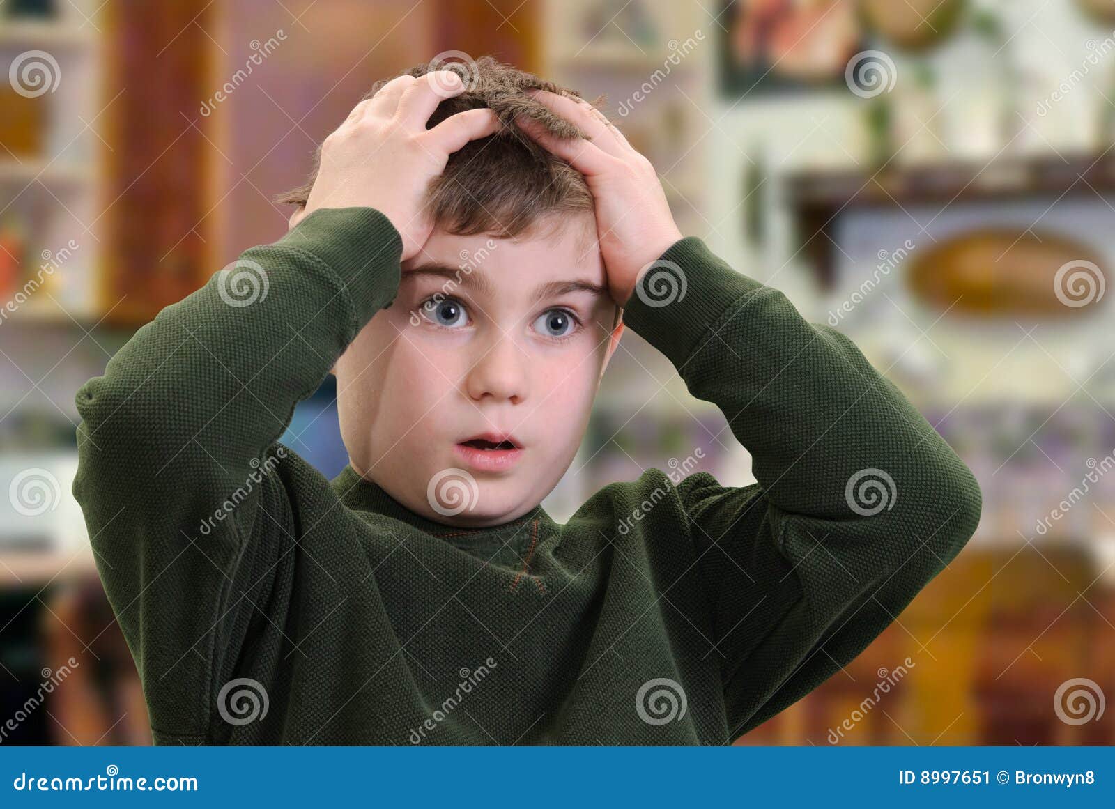 Förvirrad pojke fotografering för bildbyråer. Bild av pojke - 8997651