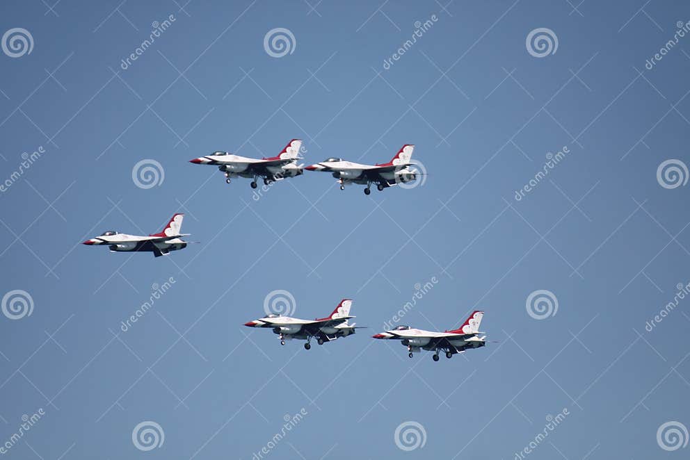 F-16 Falcon editorial stock image. Image of contrail - 20838534