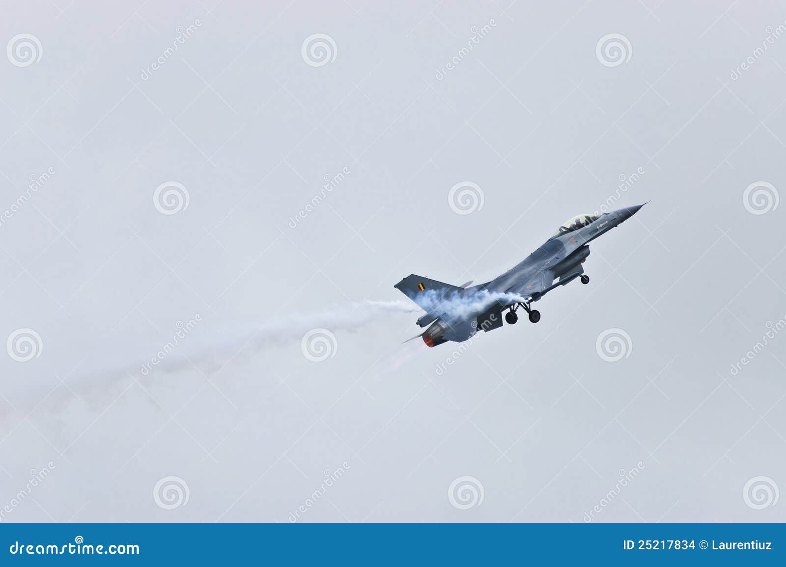 F-16 Making Afterburner To Rise Quickly Stock Photo - Image of landing ...
