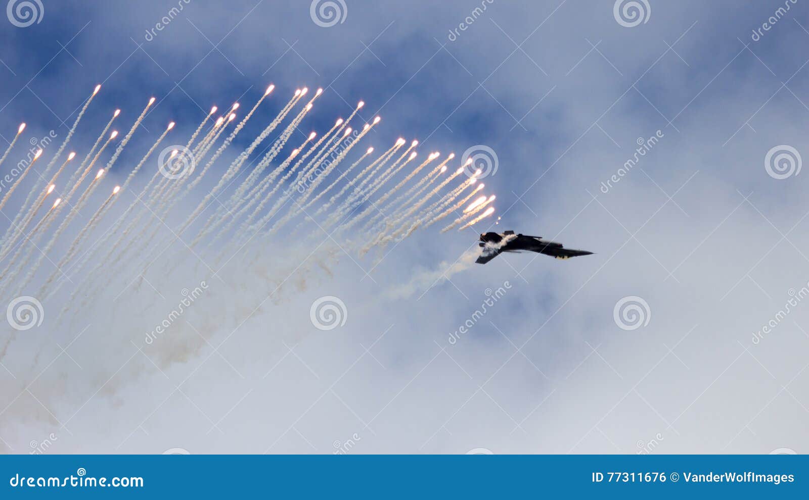 F-16 flares stock photo. Image of defence, performance - 77311676
