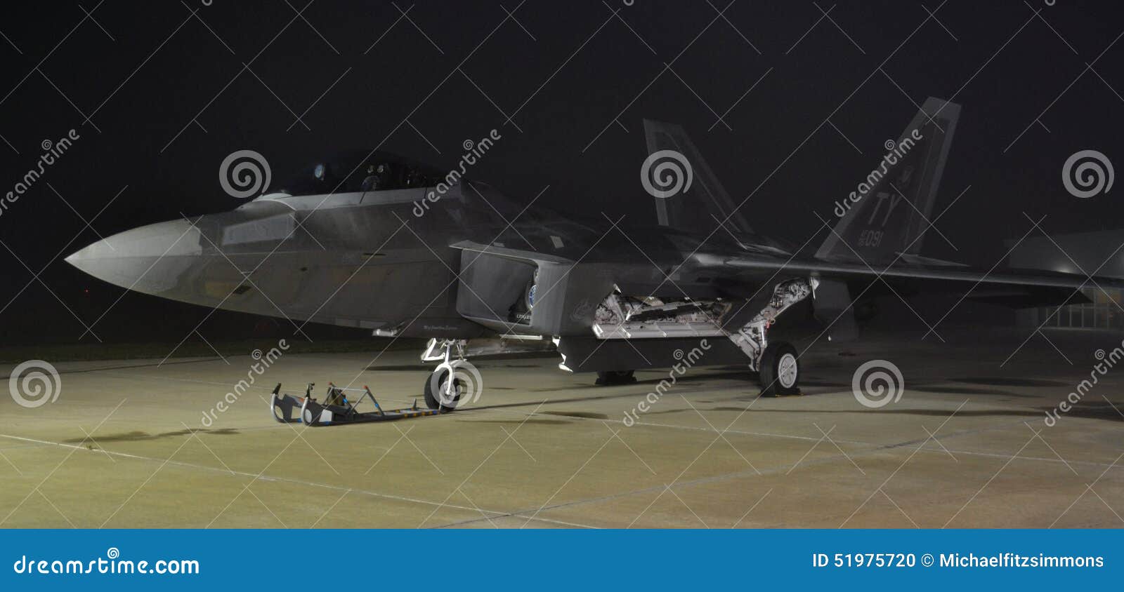 F-22 Raptor at Night editorial image. Image of weapon - 51975720