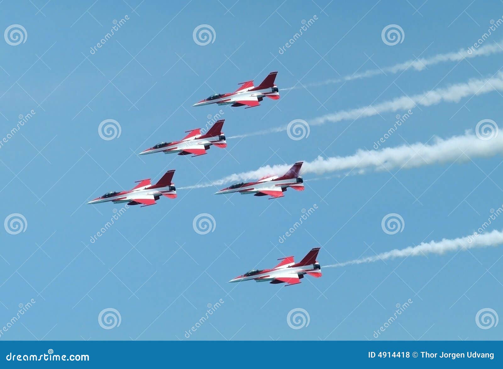 F16 in formation stock photo. Image of blue, accurate - 4914418