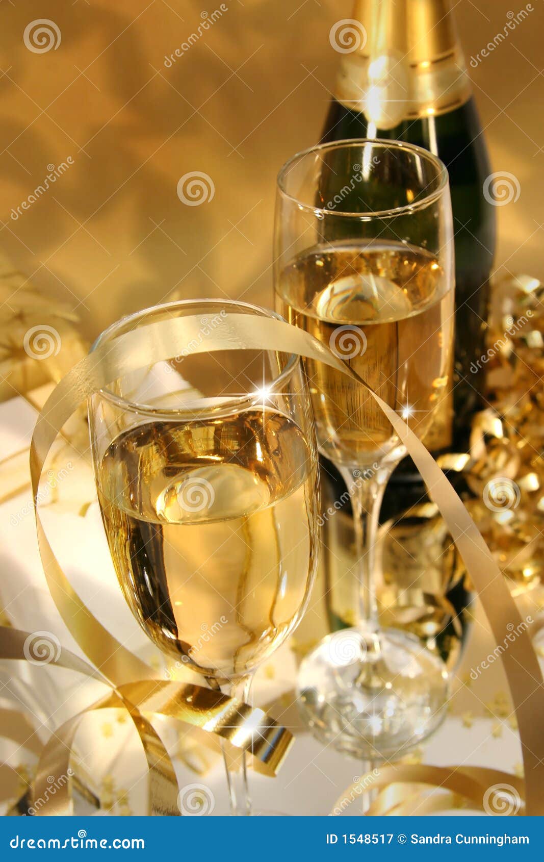 Faísca Dourada Do Champanhe Imagem de Stock - Imagem de parabéns ...