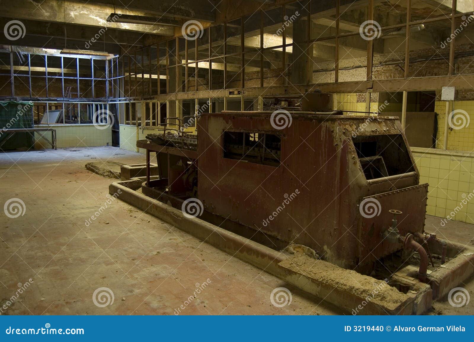 Fabbrica Nel Fallimento Lasciato Fotografia Stock - Immagine di ferro ...