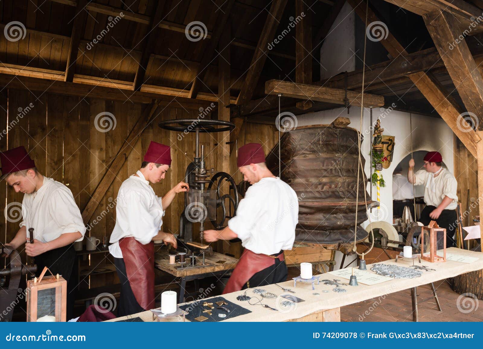 Fabbro Del Rame Storico Workshop Fotografia Stock Editoriale - Immagine ...