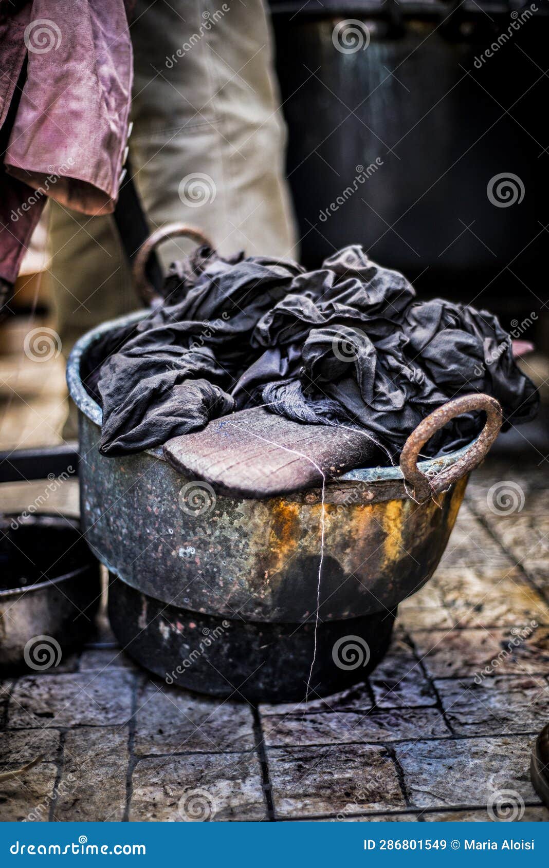 Fabric Dyeing Process with Traditional Method and with Natural Colors ...