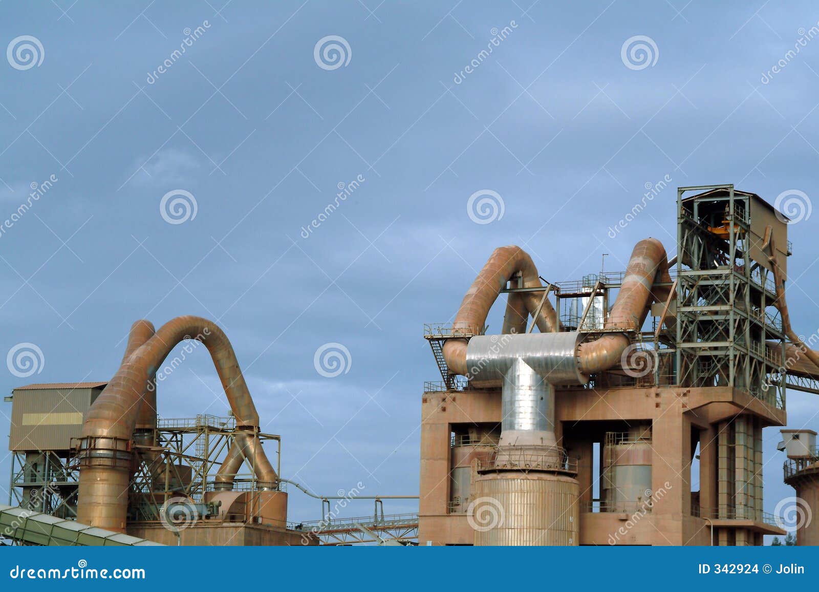 Fabriek stock foto. Image of hemel, pijp, industrieel, architectuur ...