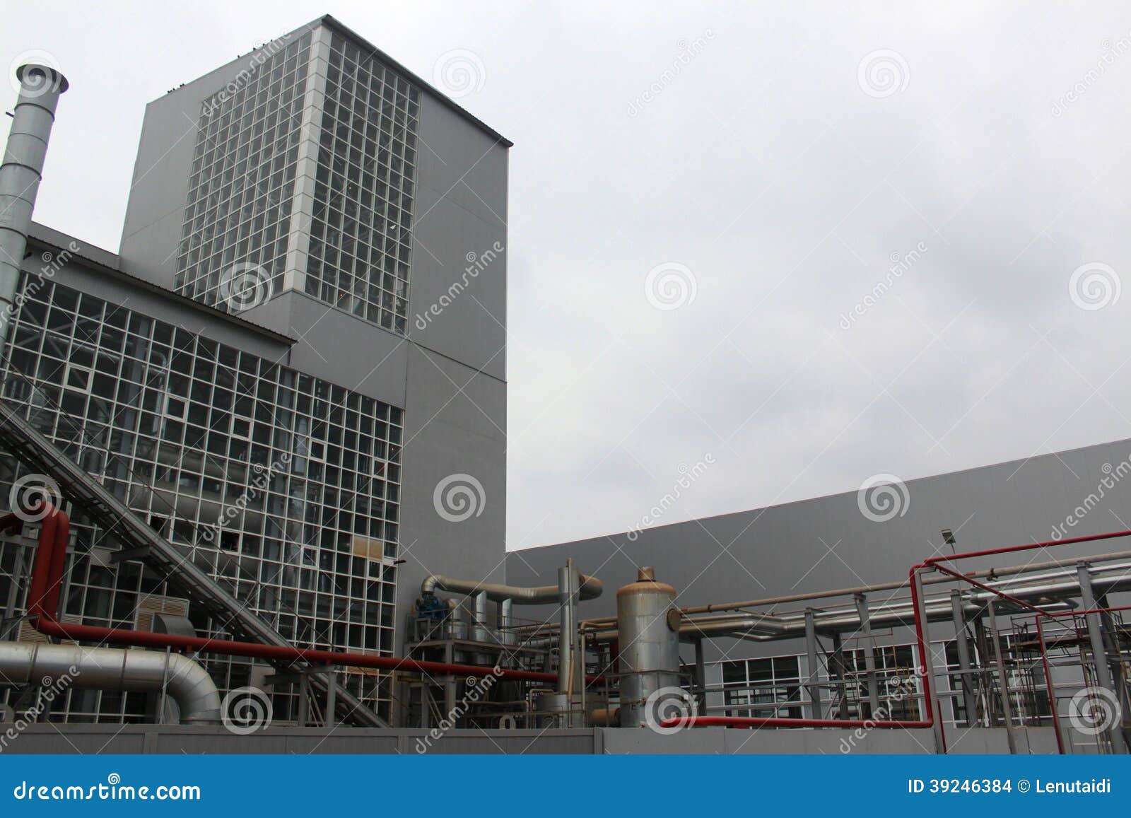 Fabriek stock foto. Image of modern, kolom, groot, ethylalcohol - 39246384