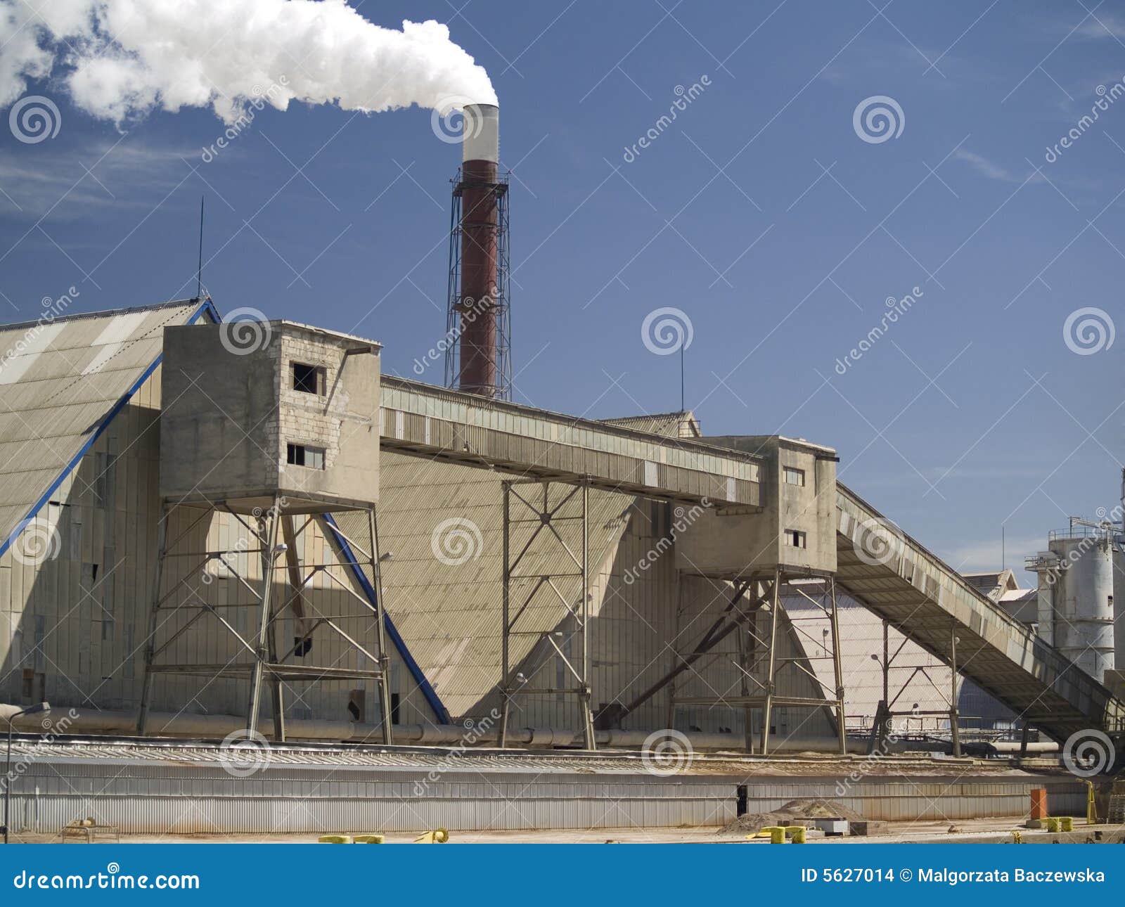 Fabriek stock foto. Image of productie, cilindrisch, post - 5627014