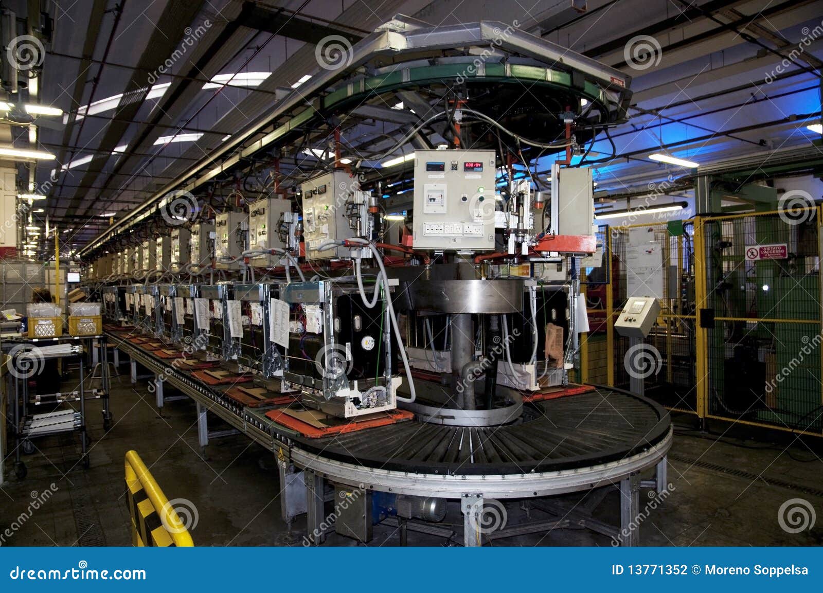 Fabriek - De Productie Van De Afwasmachine Stock Foto - Image of ...
