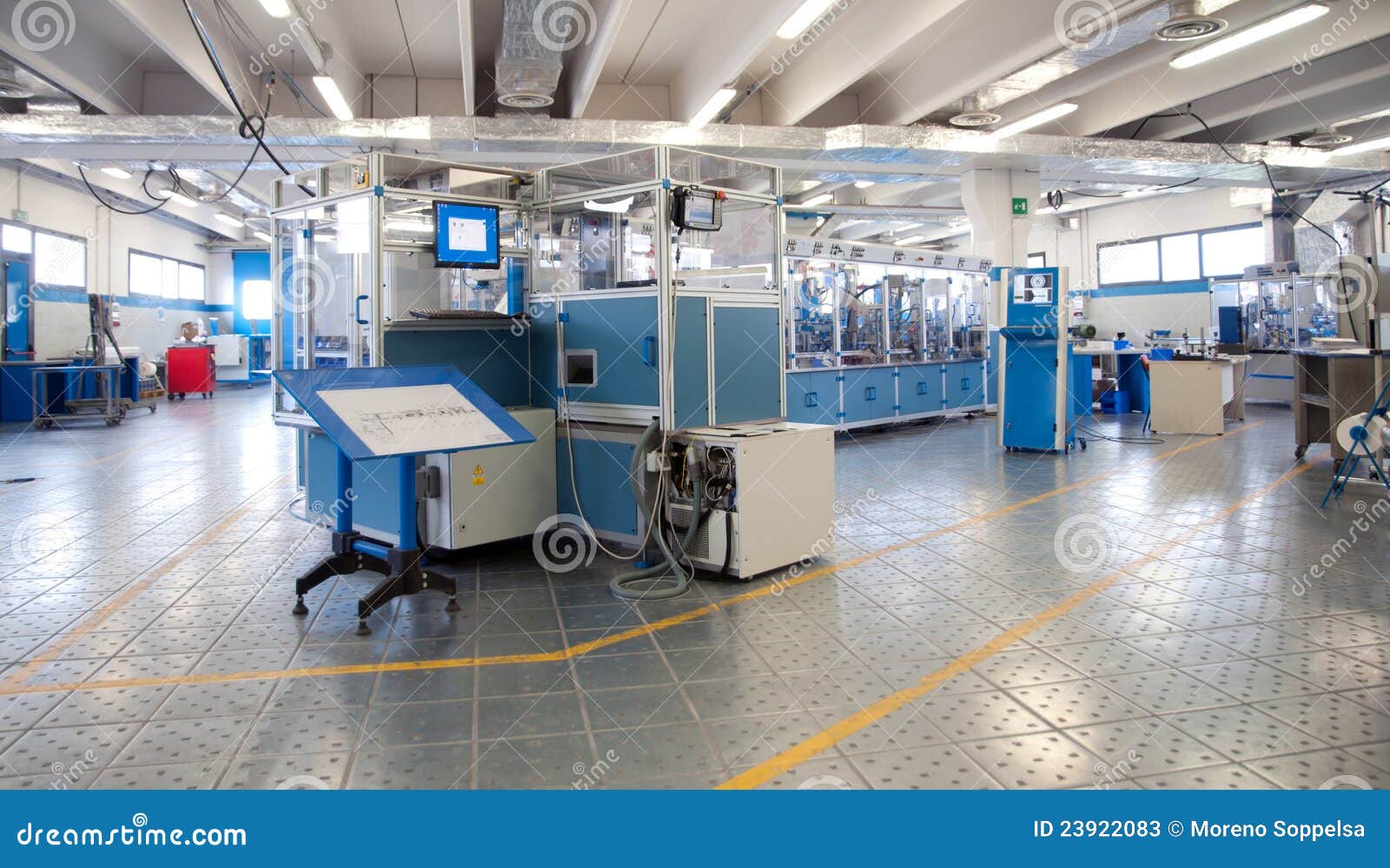 Fabriek - Rooilijne Machine Voor Automatisering Stock Afbeelding ...