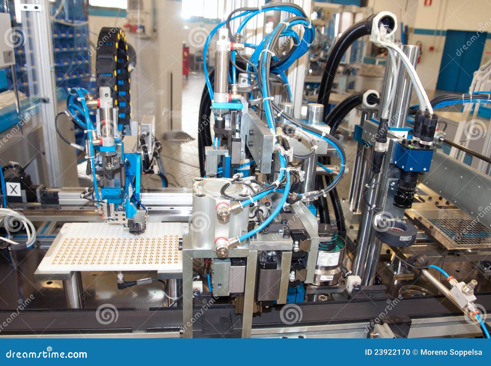 Fabriek - Rooilijne Machine Voor Automatisering Stock Foto - Image of ...