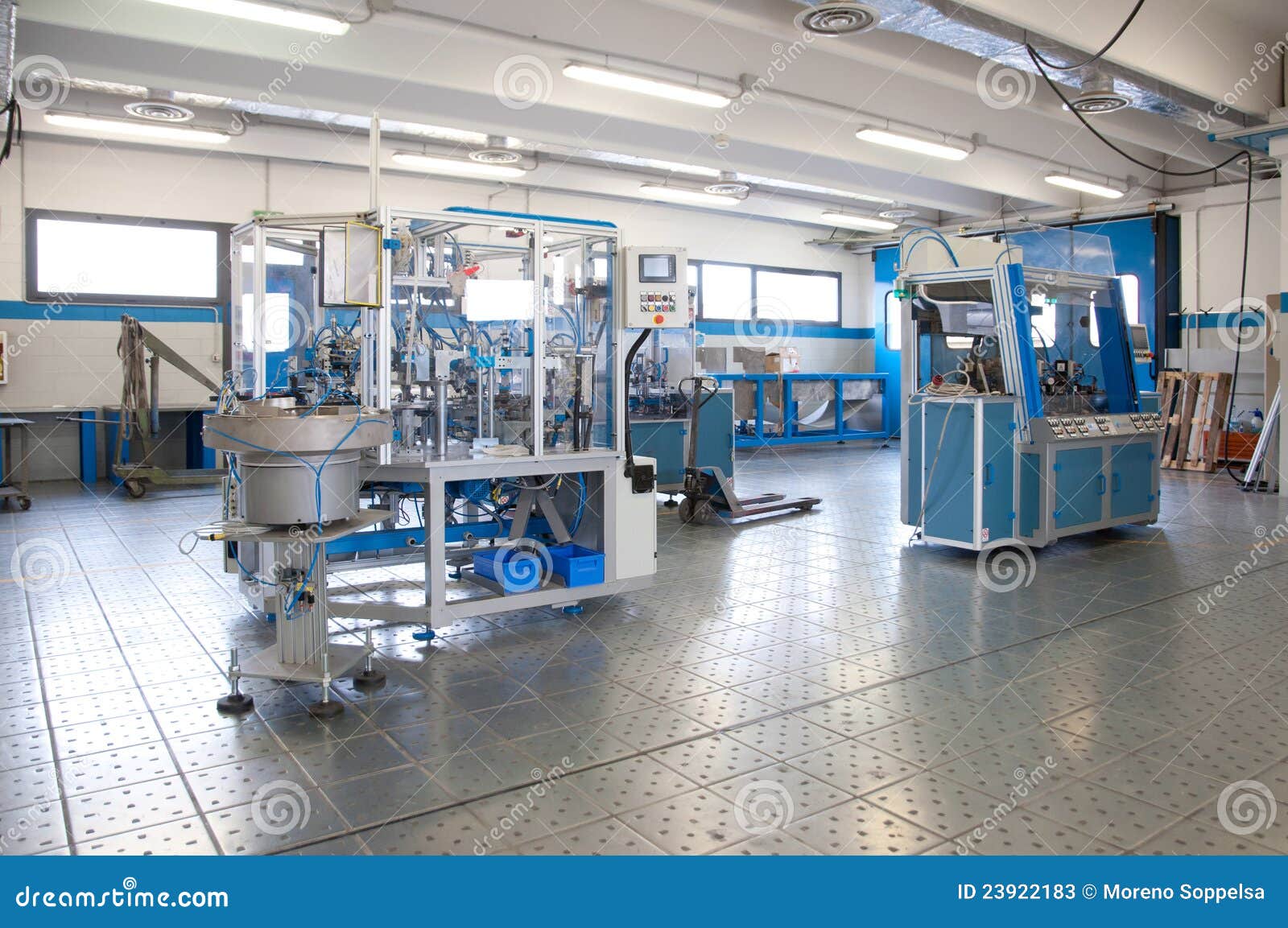Fabriek - Rooilijne Machine Voor Automatisering Stock Afbeelding ...